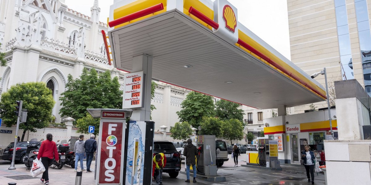 Shell premia a inversores y accionistas con recompra de a...