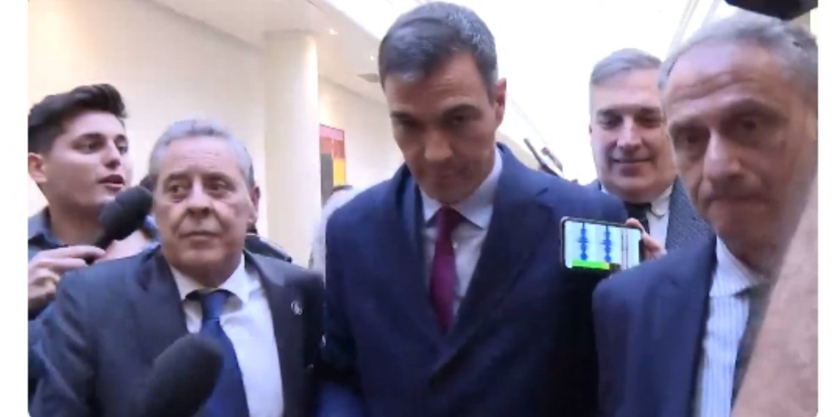 Censura a la prensa. El Congreso retira la acreditación a...