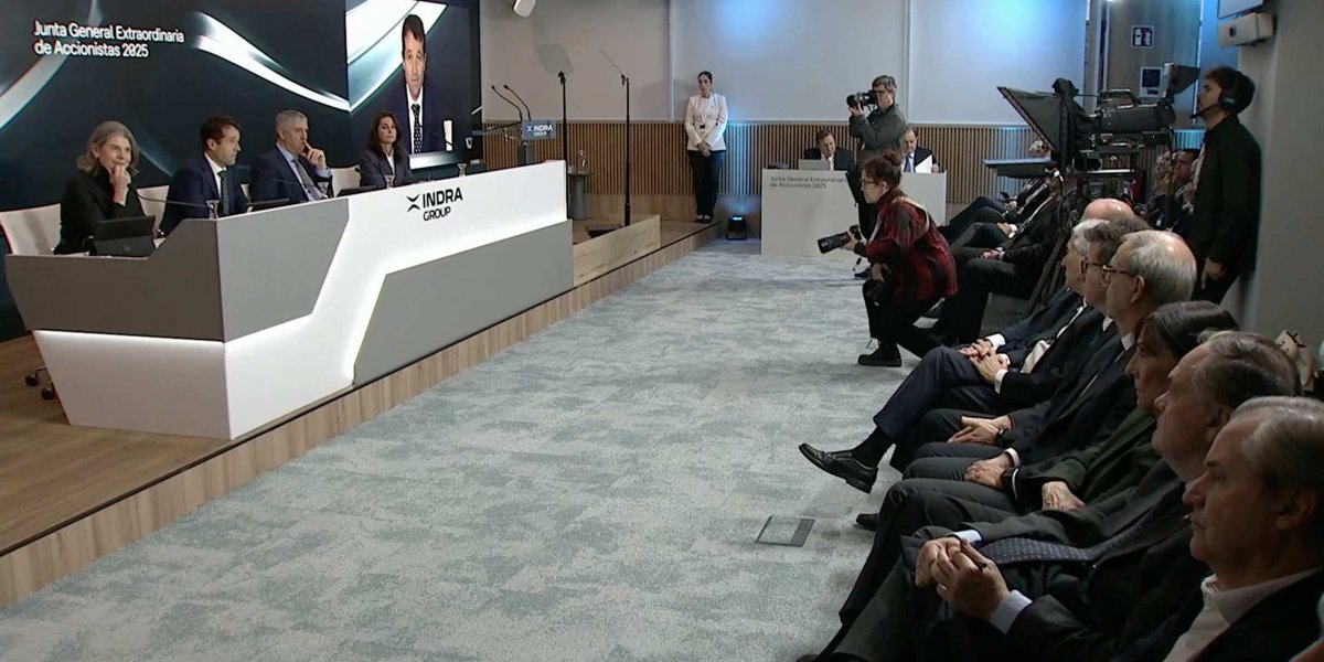 INDRA. El accionista rebelde, Manuel Revuelta, pide la ‘n...
