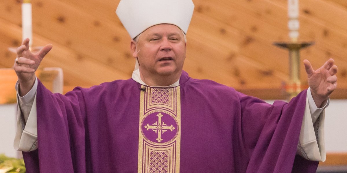 Nueva bronca de un obispo estadounidense a Biden: “No pue...